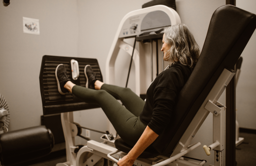 Oefeningen bij knieartrose - Revalidatiegids.nl